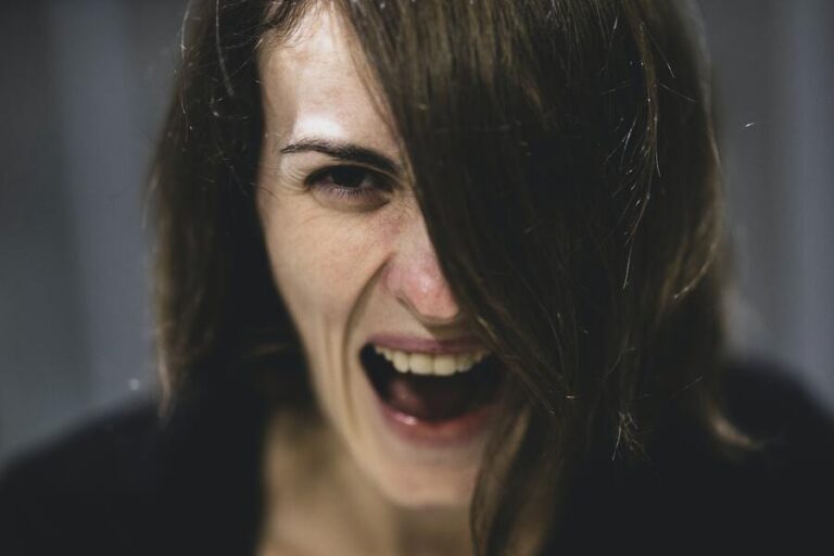 9 Spiritual Meanings of Screaming in Sleep (Night Terrors)