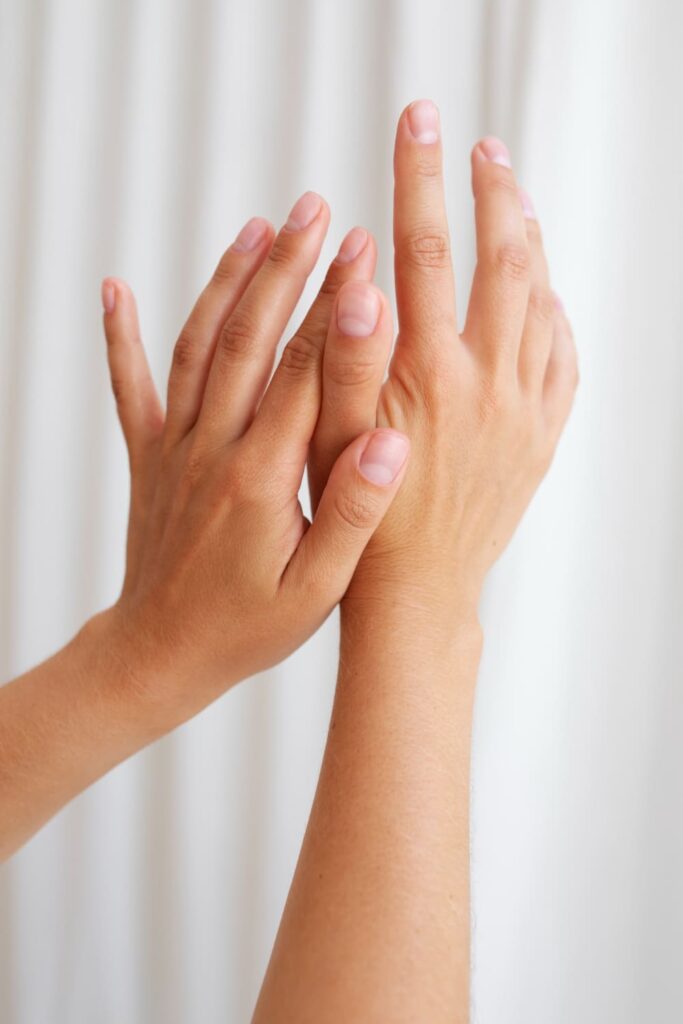 Right & Left Index Finger Itching Meaning: 7 Superstitions