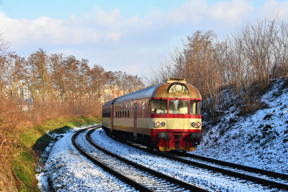 Hearing a Horn Spiritual Meaning: Car or Train? Sign!