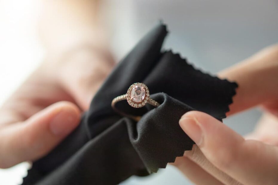Diamond Falling Out Of Ring Spiritual Meaning: 7 Signs