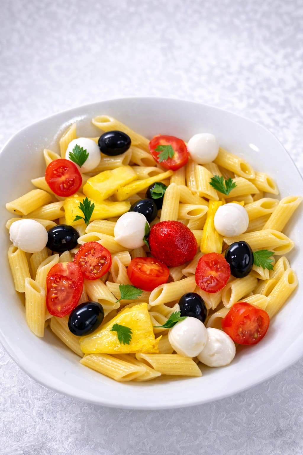 Easy Sweet & Savory Pasta Salad with Mozzarella & Pineapple (Vegetarian ...